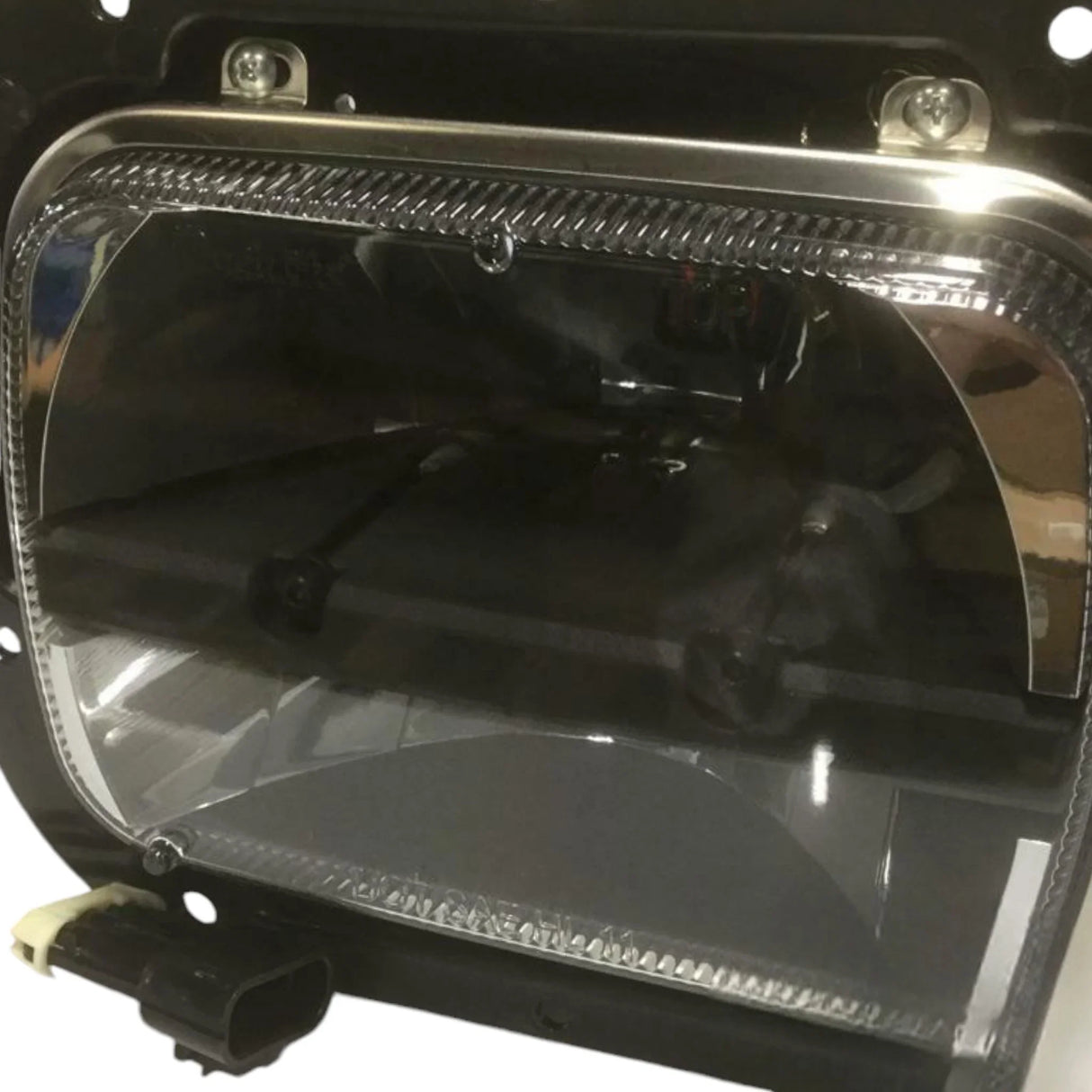 84030010 Genuine Volvo Headlamp – Truck To Trailer